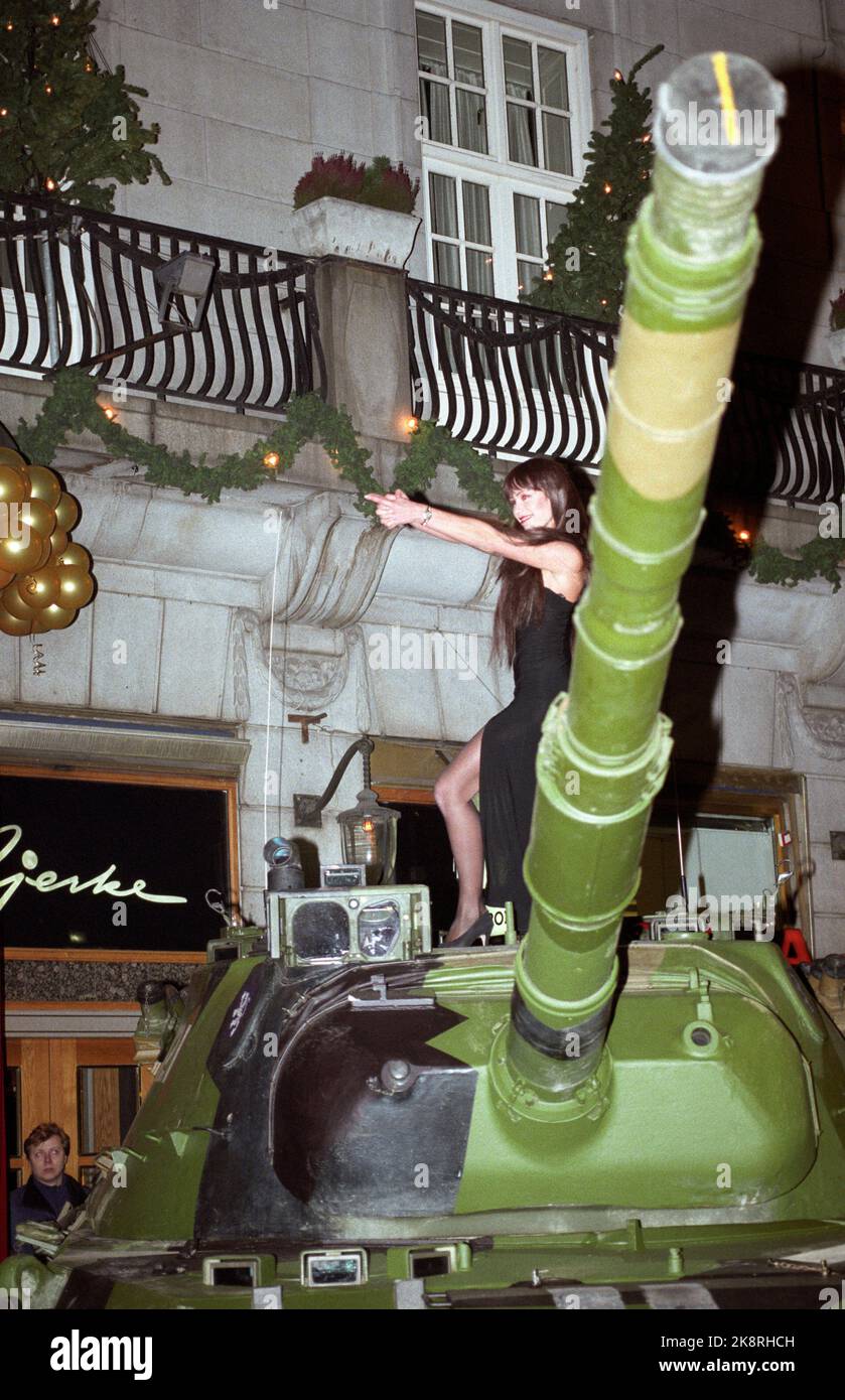 Goldeneye bond tank hi-res stock photography and images - Alamy