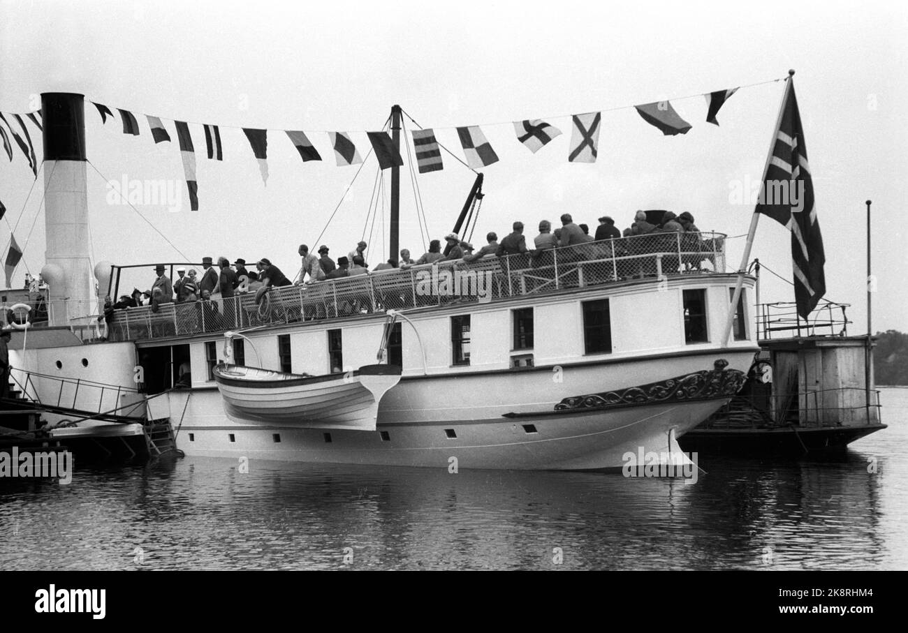 Ntb ntb boats exterior veteran ship crowd passenger vessel hi-res stock ...