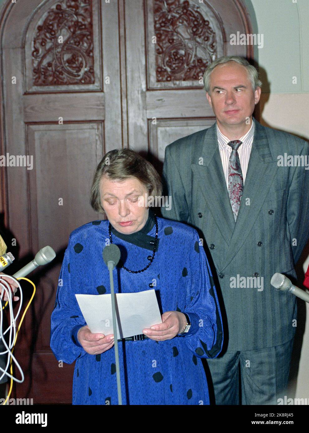 Oslo 19901015. Nobel Peace Prize 1990 is announced. The Leader of the ...