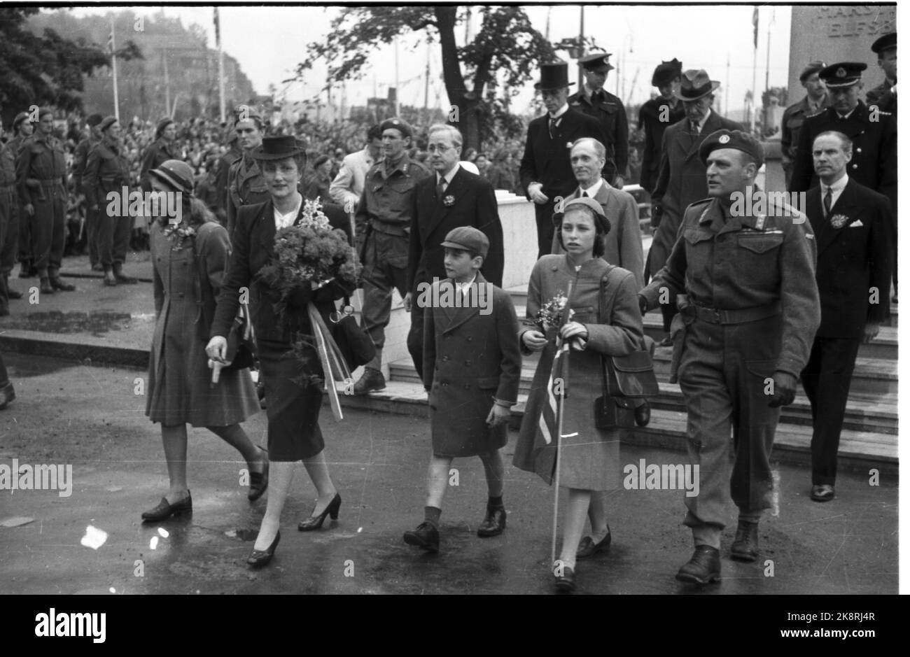 1945 here comes the crown prince family ashore from v hi-res stock ...