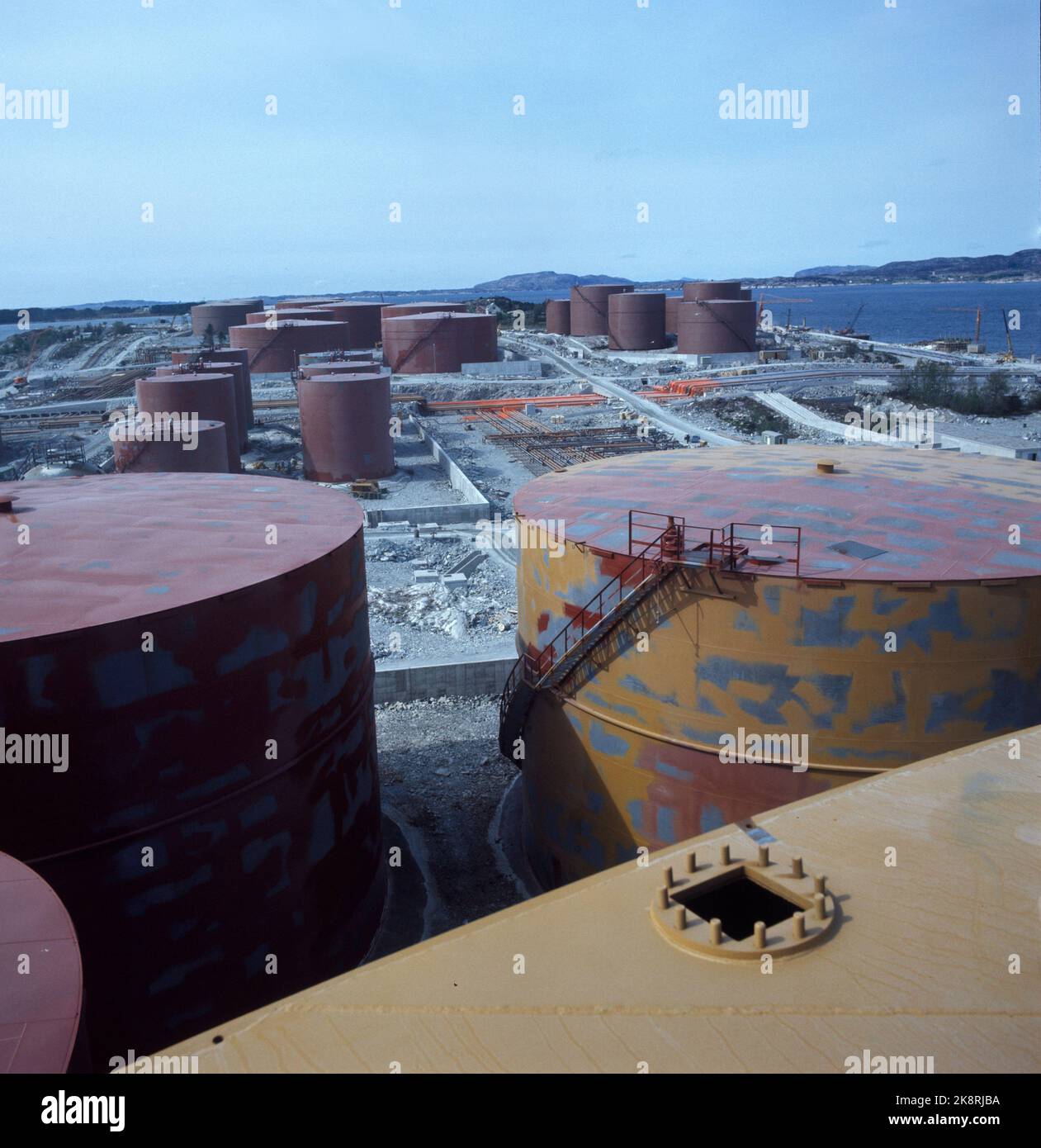 Mongstad 197405: Construction of the oil refinery at Mongstad. Here the ...