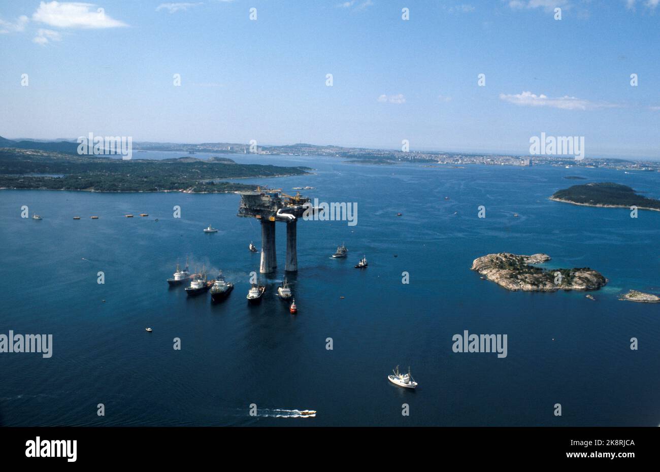 Myhrvold ntb ntb overview tug oil platforms hi-res stock photography ...