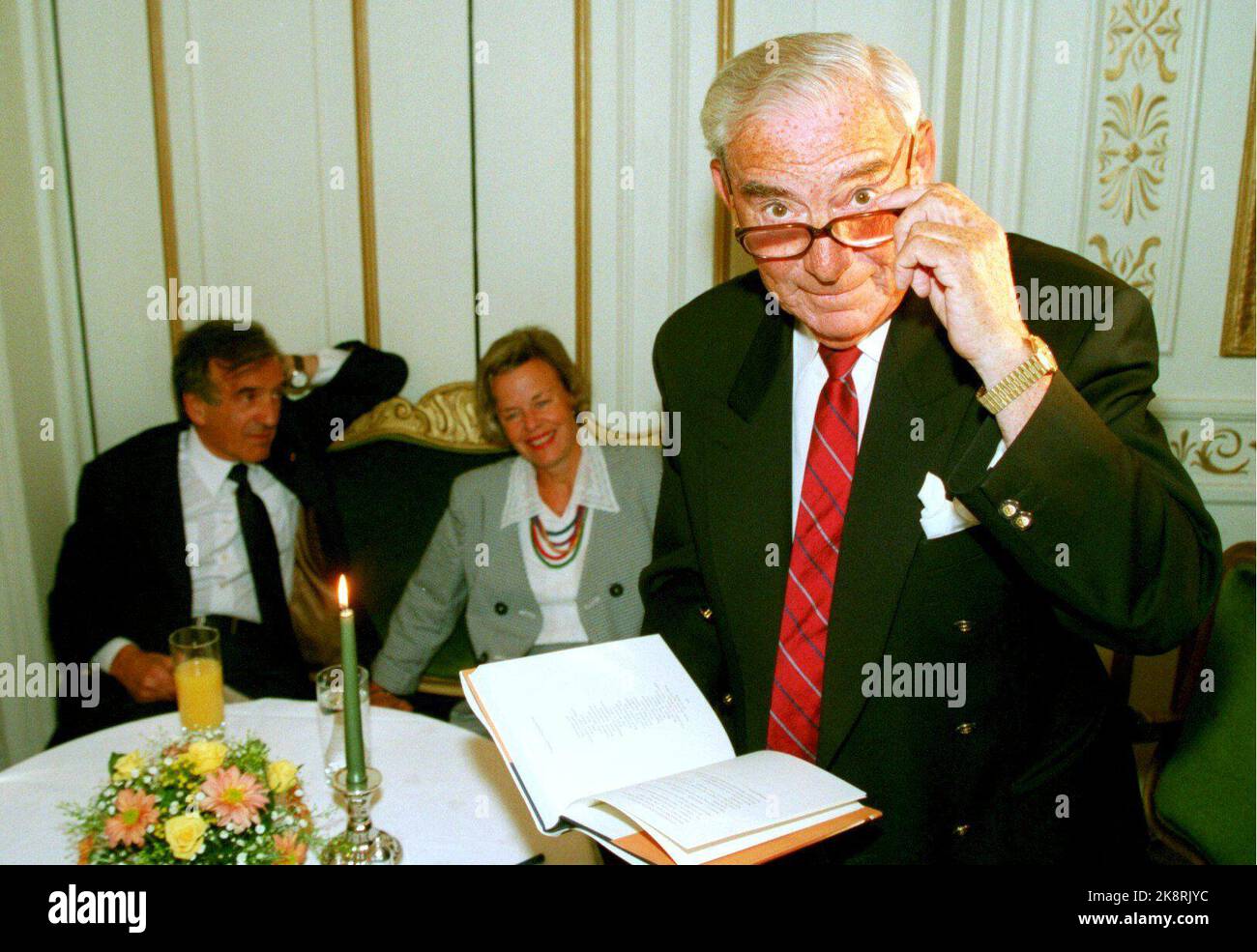 Wife annelise hoegh elie wiesel photo knut falch ntb birthdays hi-res ...
