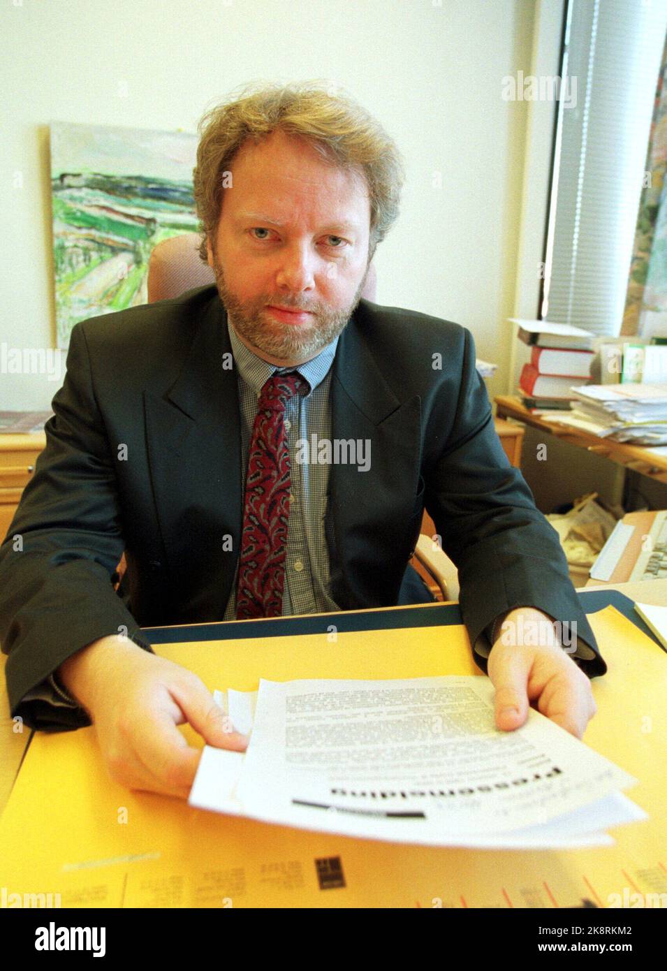 First State Attorney Jørn Holme at Økokrim sits here with the press ...