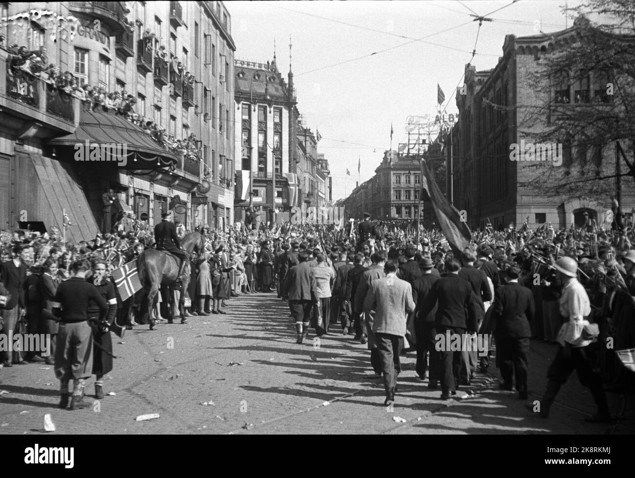 Oslo 19450508: Peace Days May 1945. Liberation Day May 8, Cheers at ...