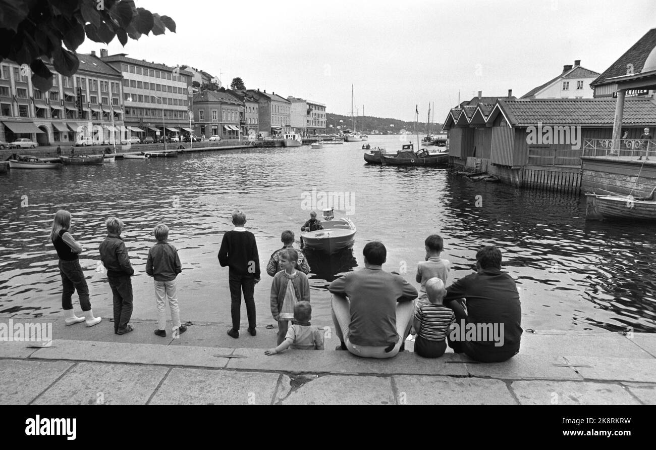 E-18, August 9, 1969. Current no. 32. "The holiday road in front of ...
