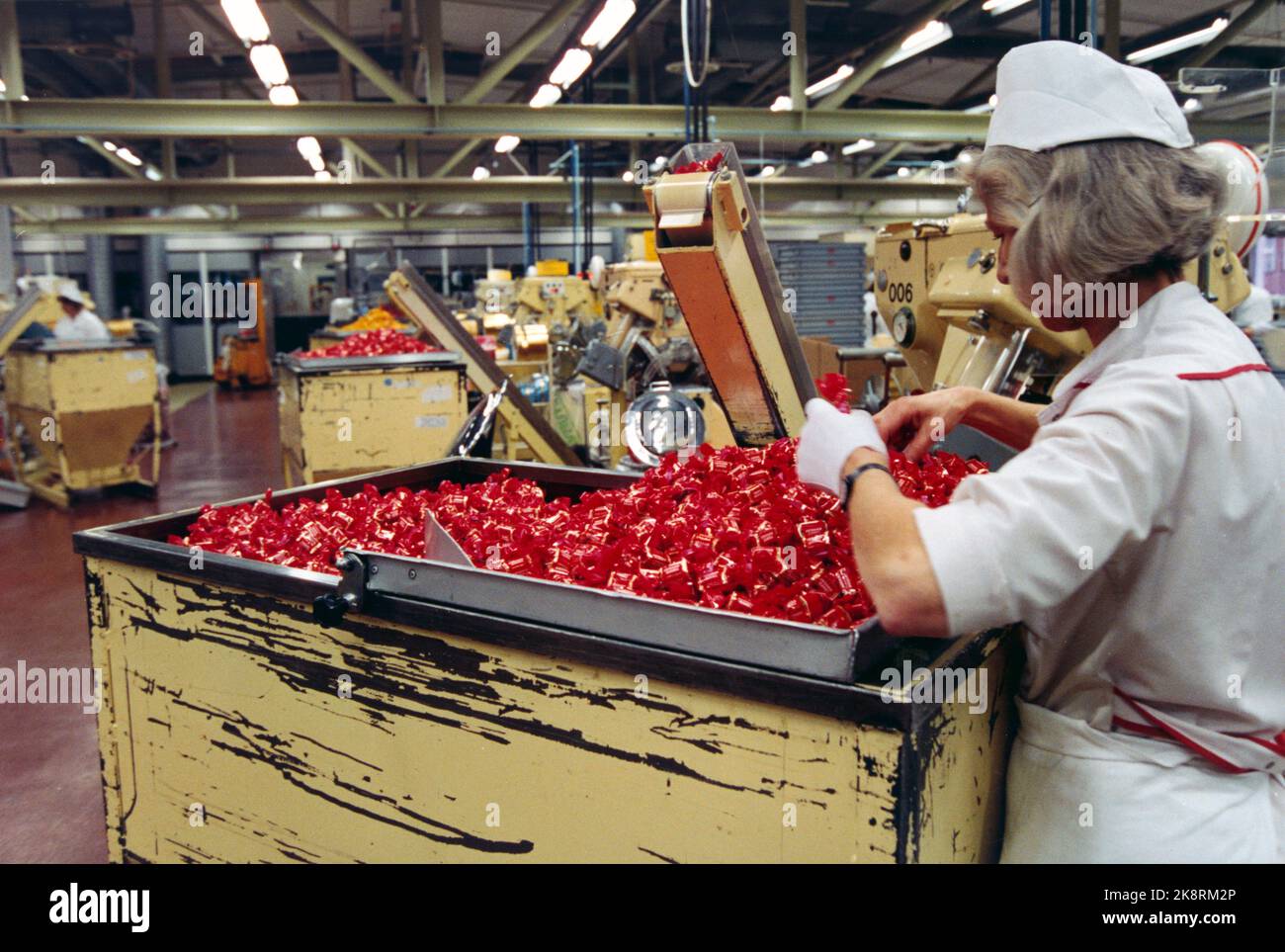 Oslo 19921124 Working life at Freia Chocolate Factory. Women in ...