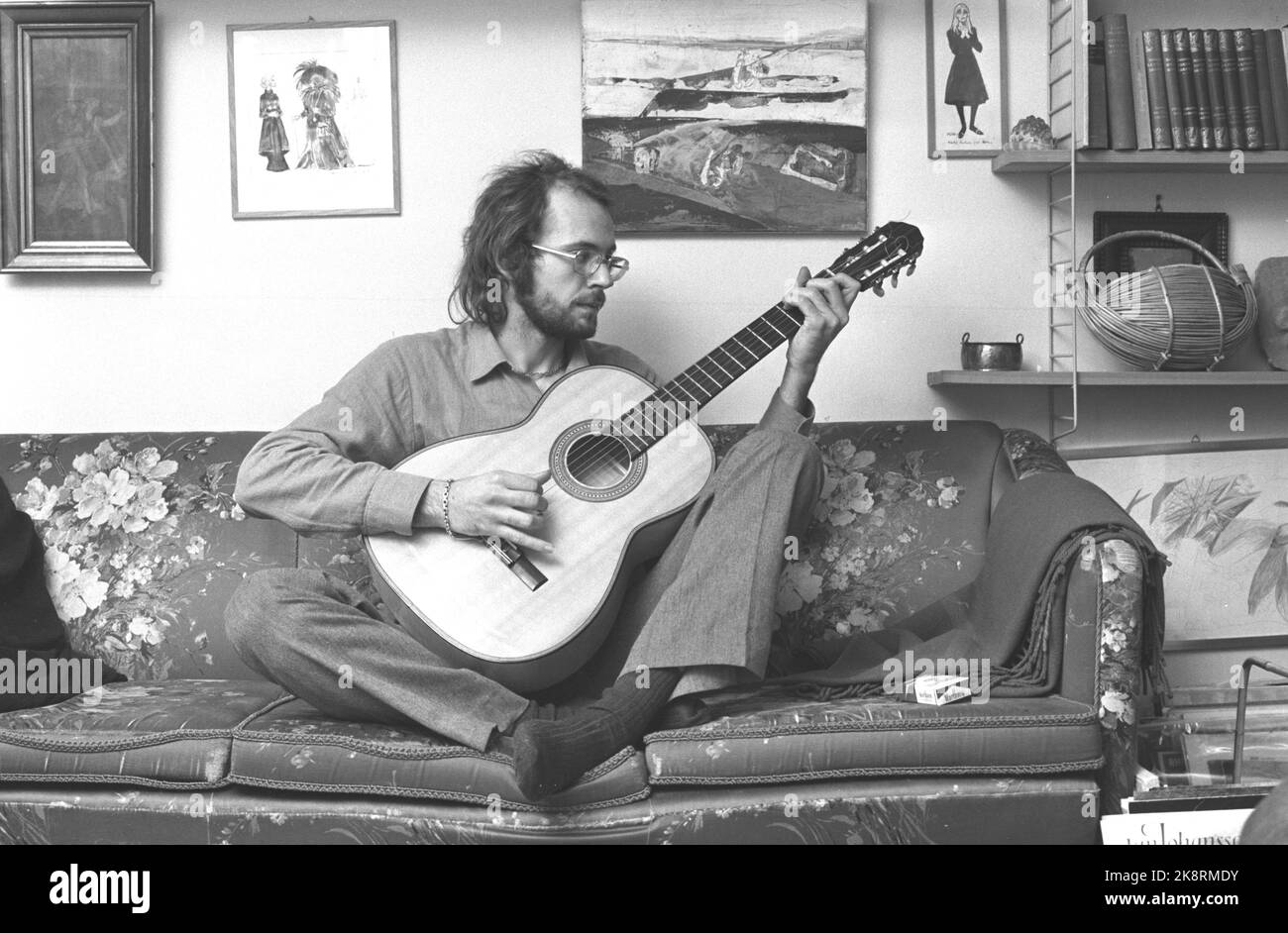 Oslo 19740119. The show singer and lyricist Ole Paus decided four years ...