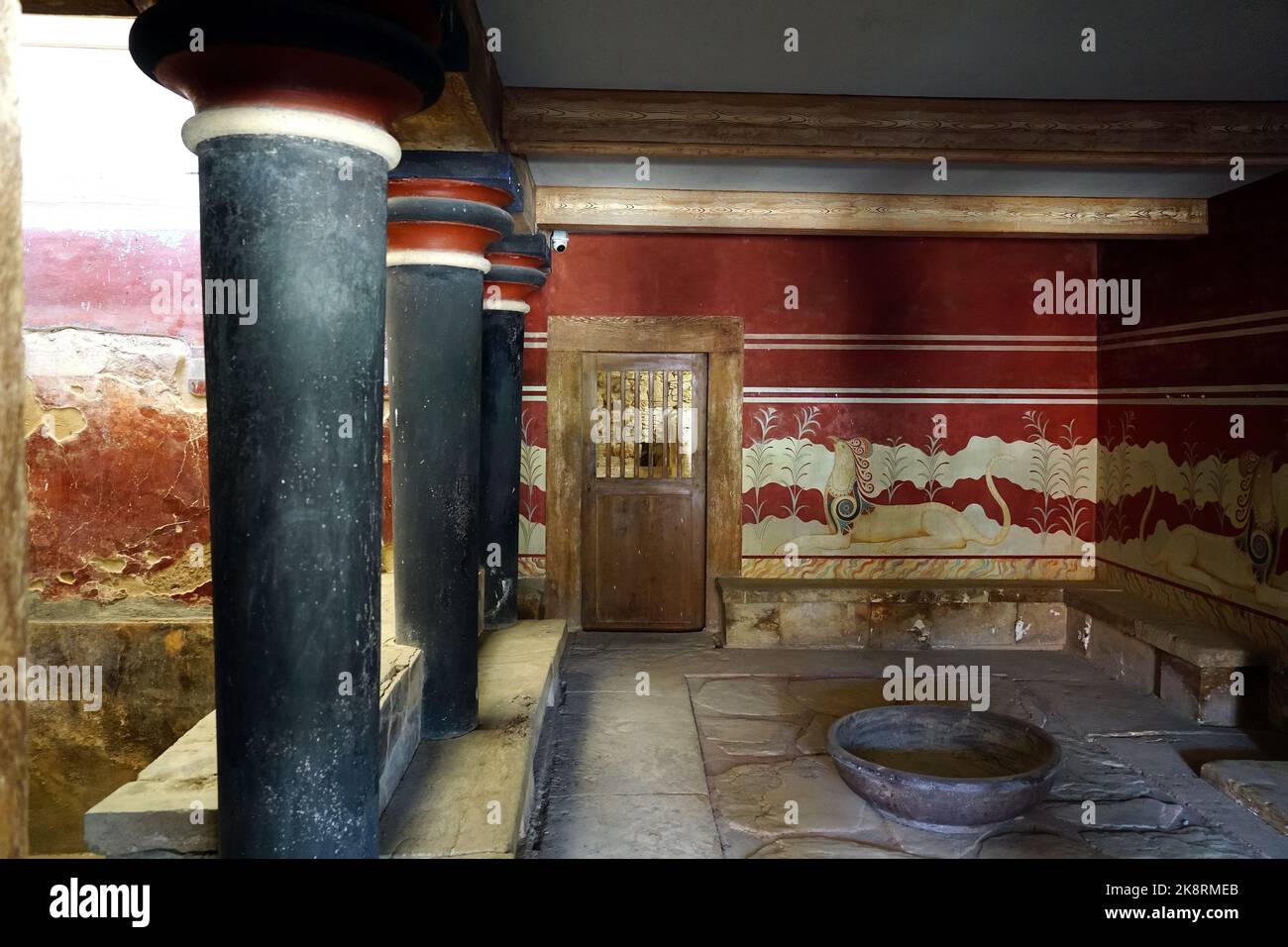 Throne room, Knossos, Bronze Age archaeological site, Europe's oldest ...