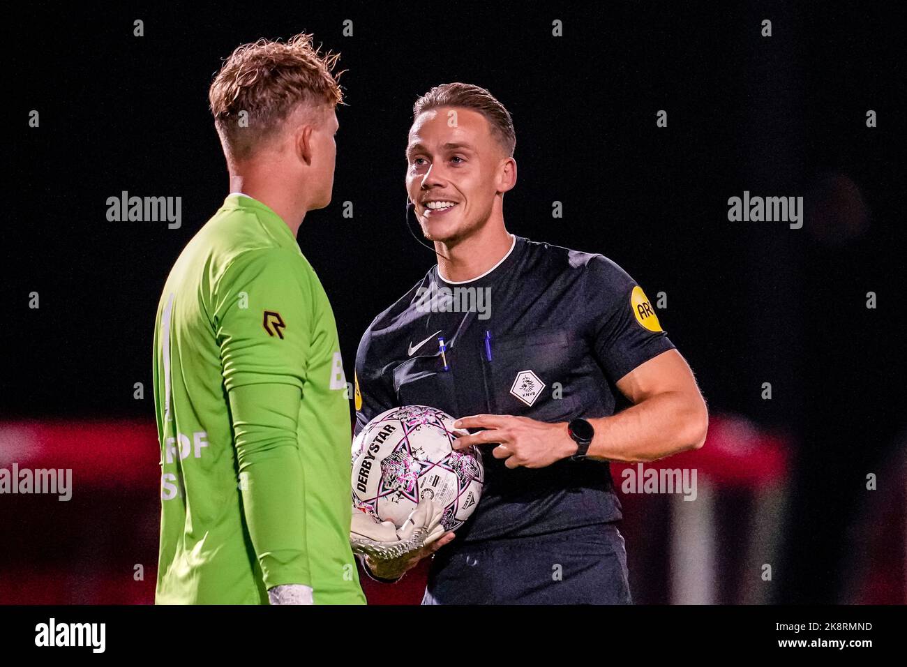 ALKMAAR, NETHERLANDS - OCTOBER 24: goalkeeper Ronald Koeman Jr. of ...