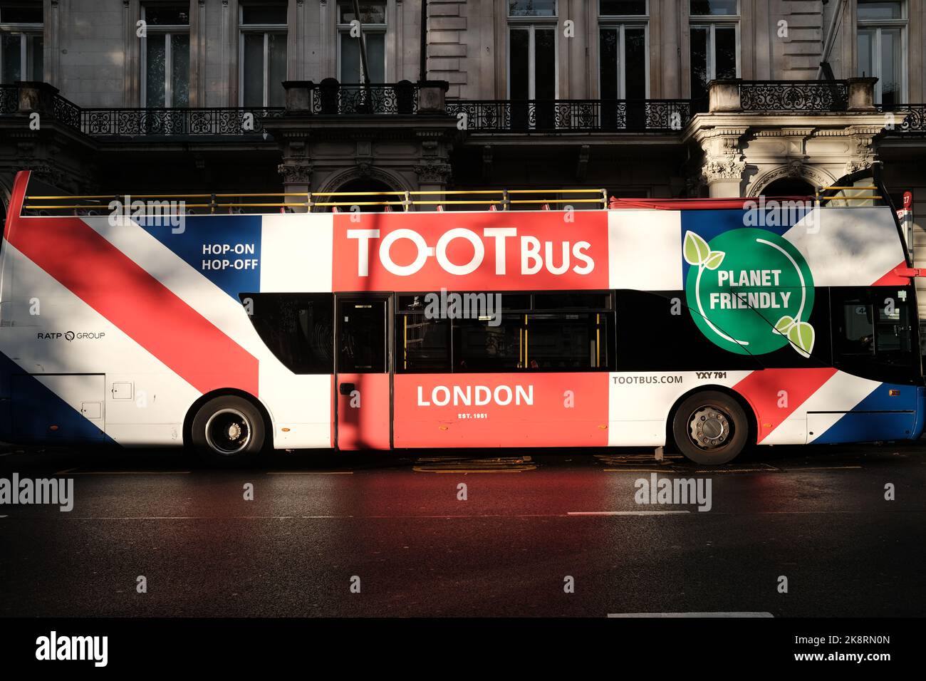 Toot bus london hi-res stock photography and images - Alamy