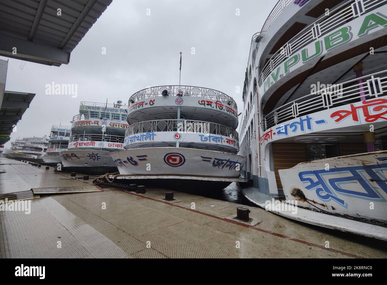 Dhaka, Bangladesh. 24th Oct, 2022. Vessels are anchored at the Sadar ...