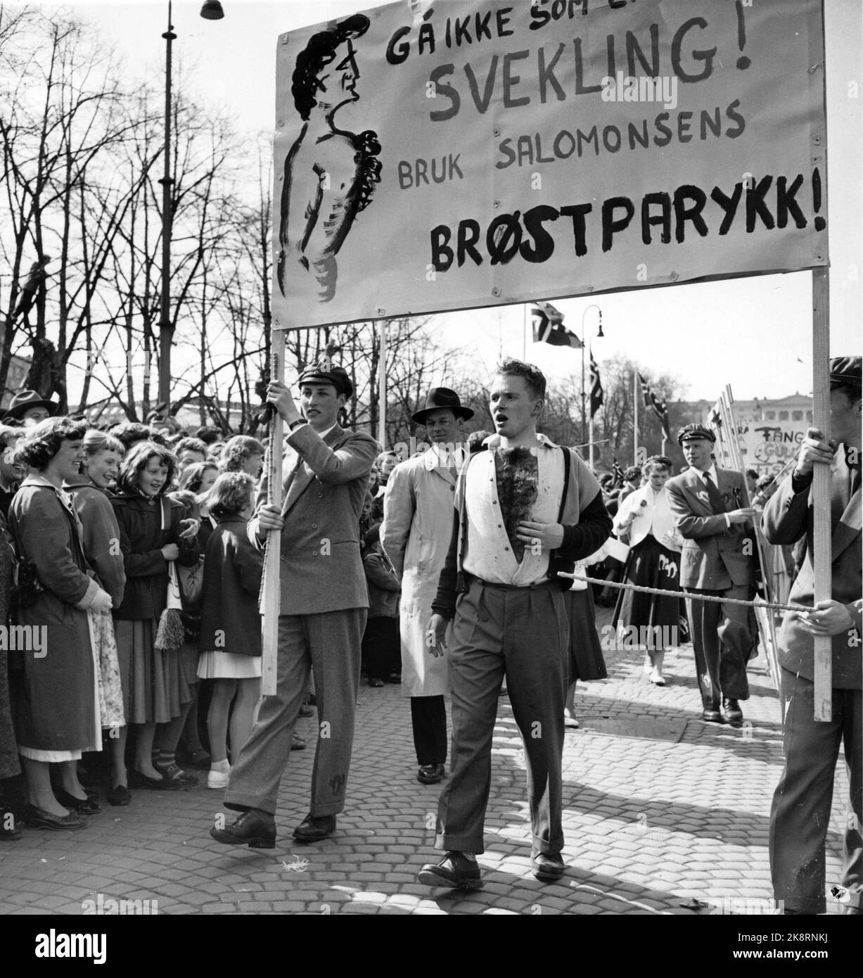 Oslo19550517: May 17 in Oslo, Prince Harald in the Russian train ...