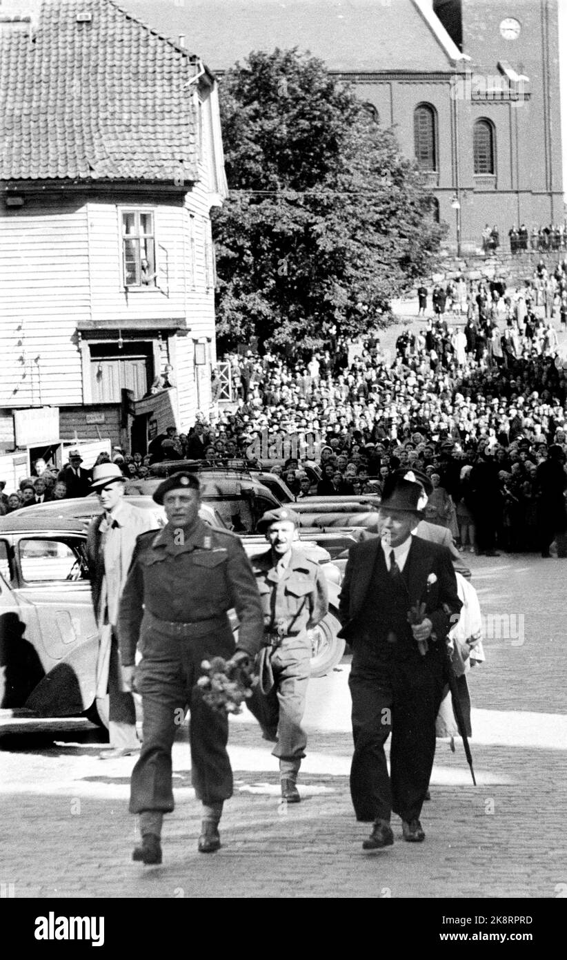 Crown prince olav is met by a sea photo hi-res stock photography and ...