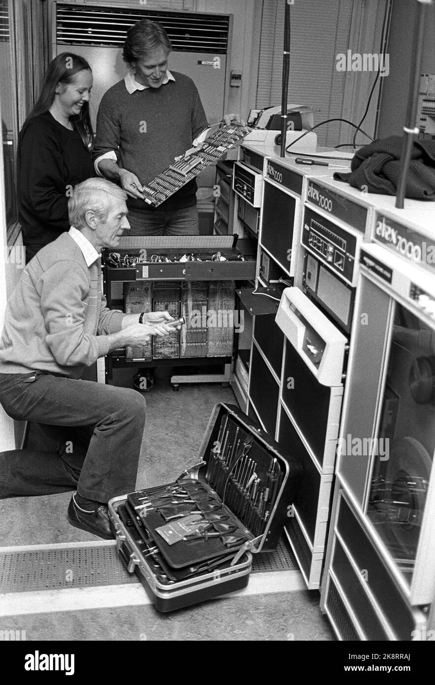 Find system Black and White Stock Photos & Images - Alamy