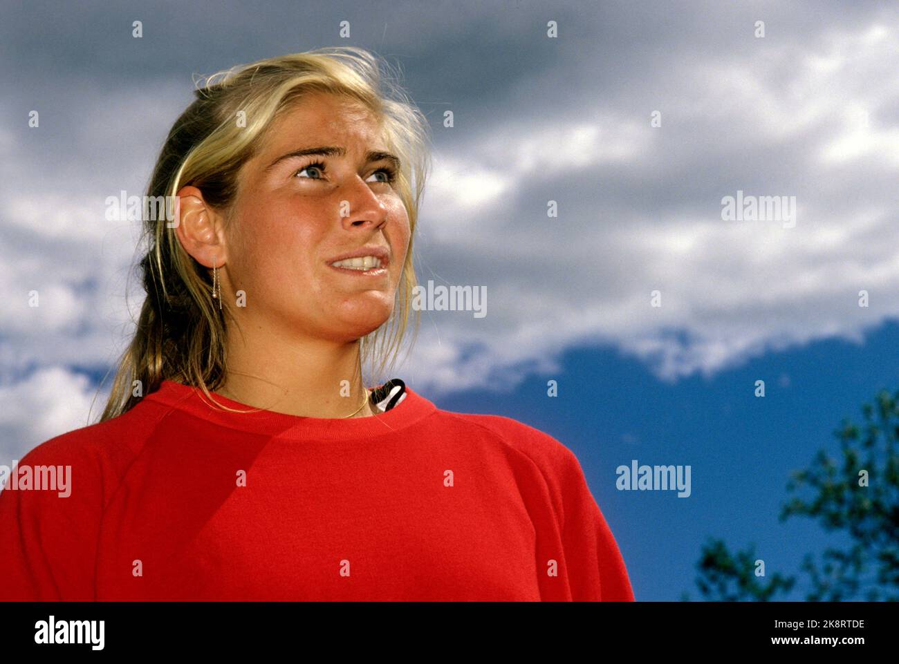 19890527. Skeweing Trine Solberg Hattestad, photographed on May 27 ...