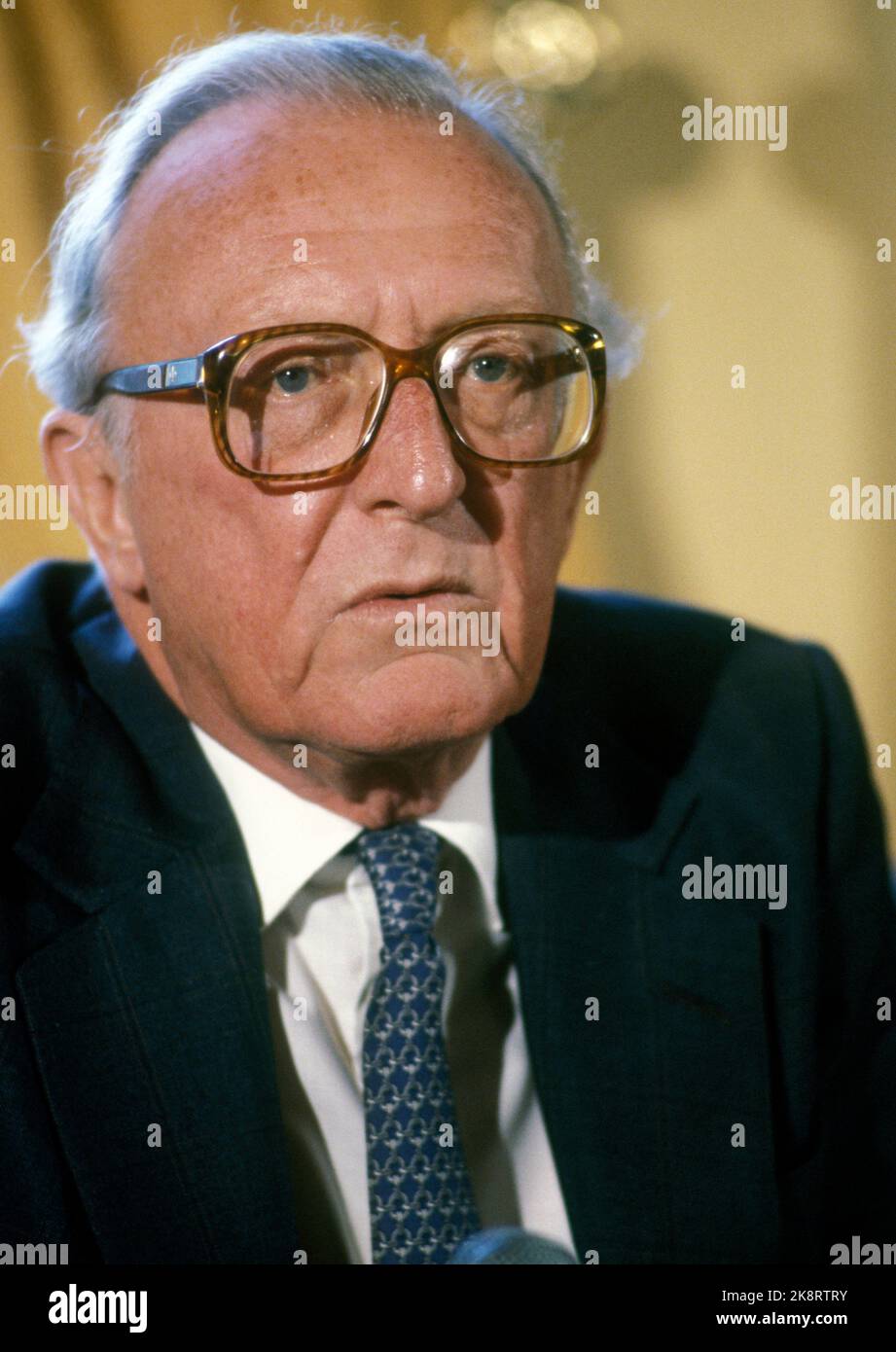 Peter lord carrington hi-res stock photography and images - Alamy