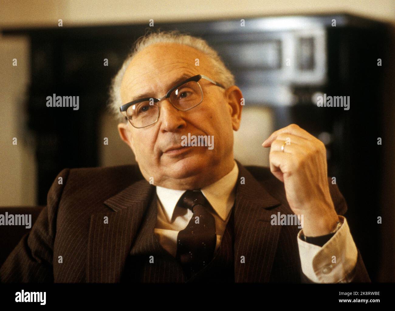 Oslo 19820929 israels ambassador to norway gad elron gesticulates photo ...