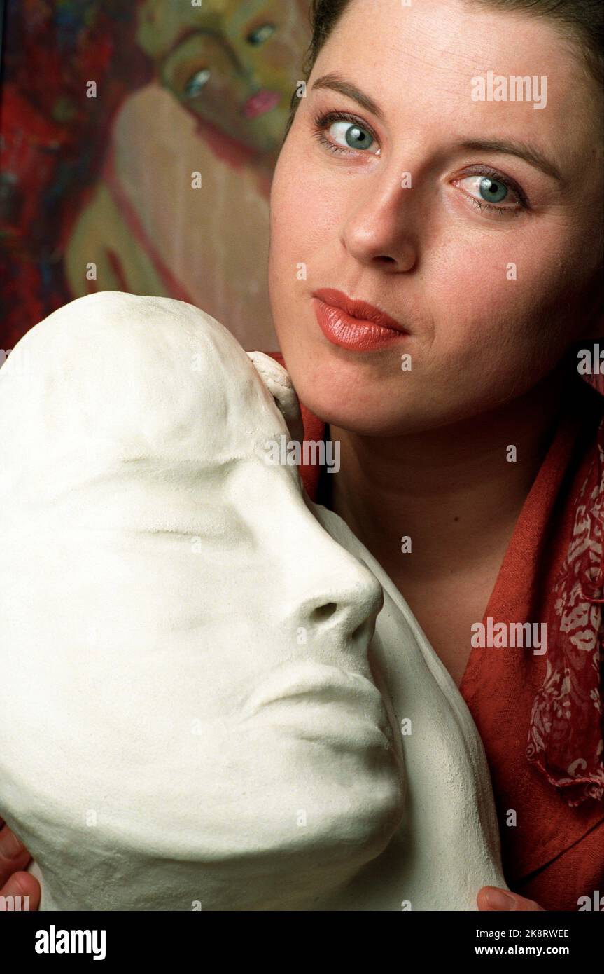 Oslo 199402 Silje Nergaard in Atelier with her artworks, here a hike of ...