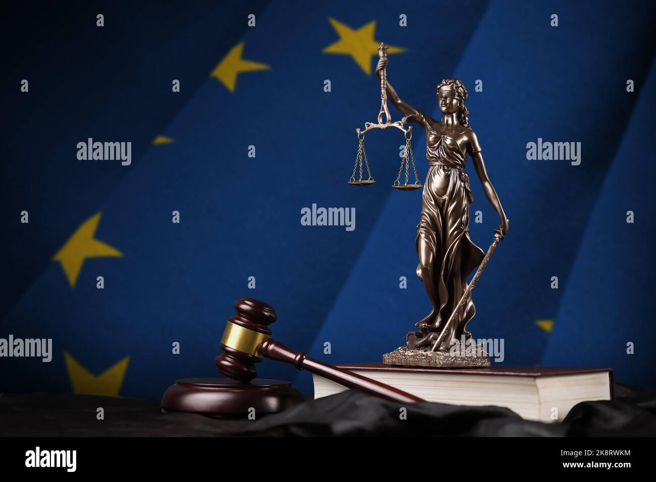Justice statue eu flag hi-res stock photography and images - Alamy