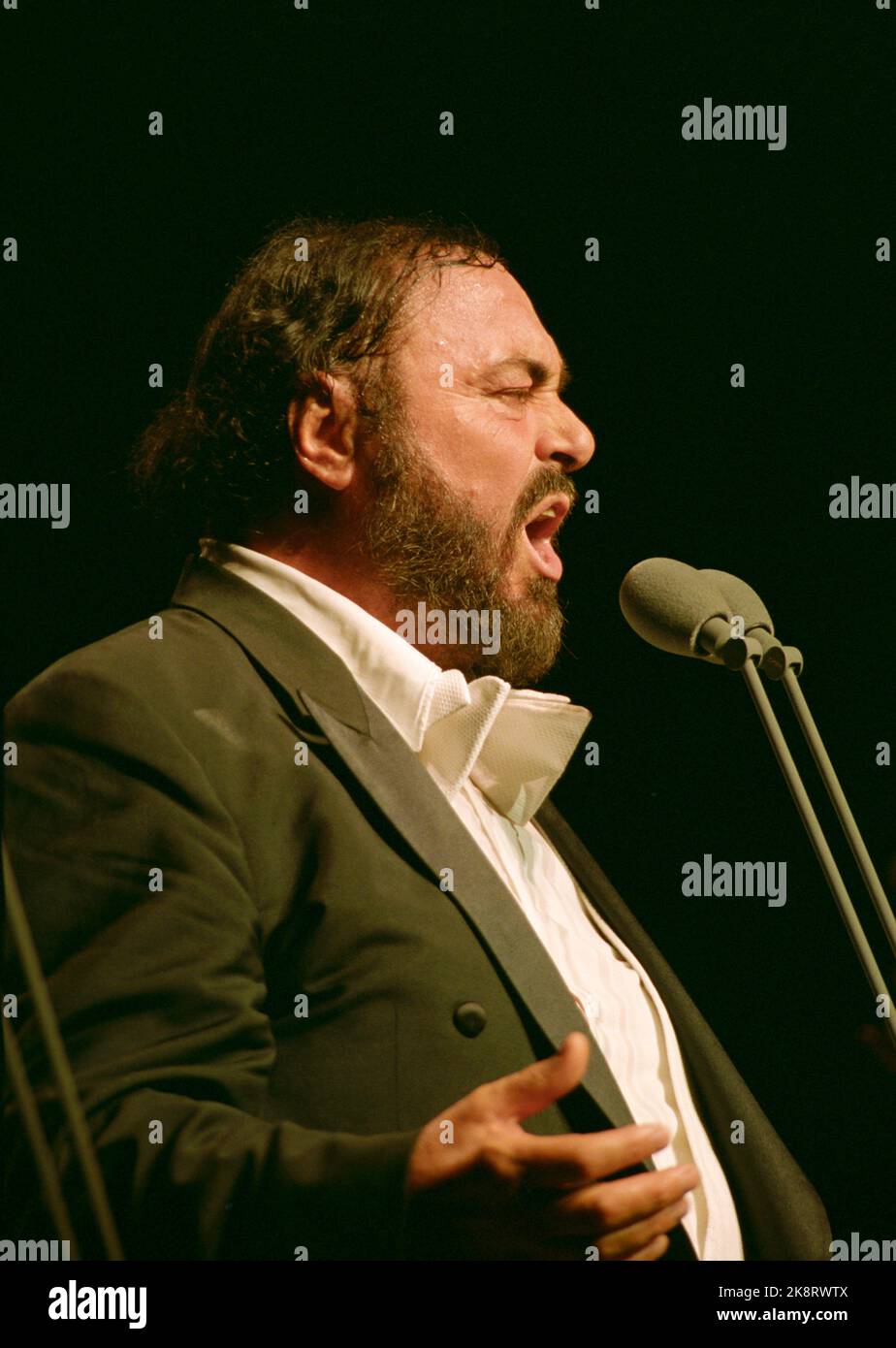 Oslo 19940517 Opera singer Luciano Pavarotti holds a concert in Oslo ...
