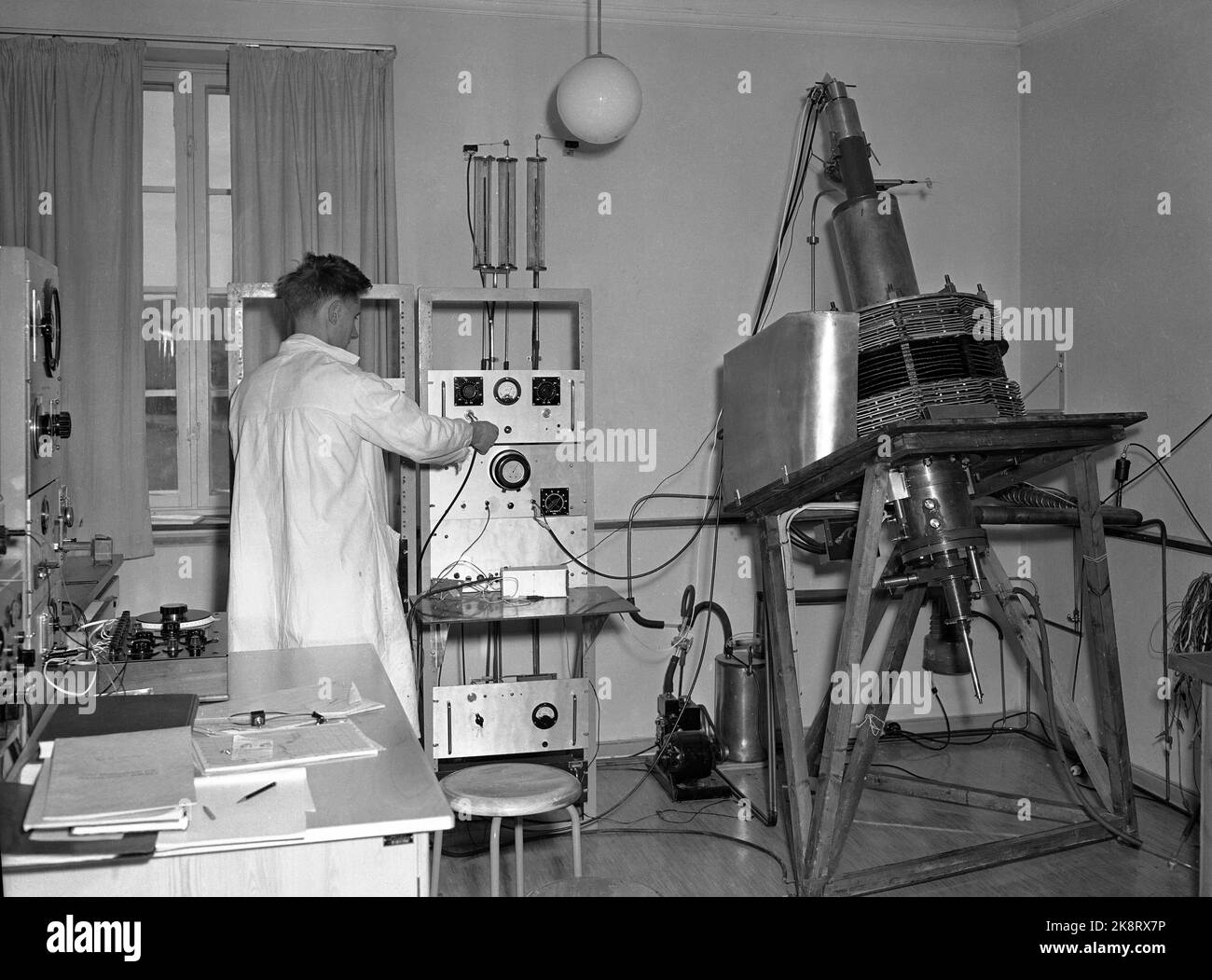 Nuclear reactor control room hi-res stock photography and images - Alamy