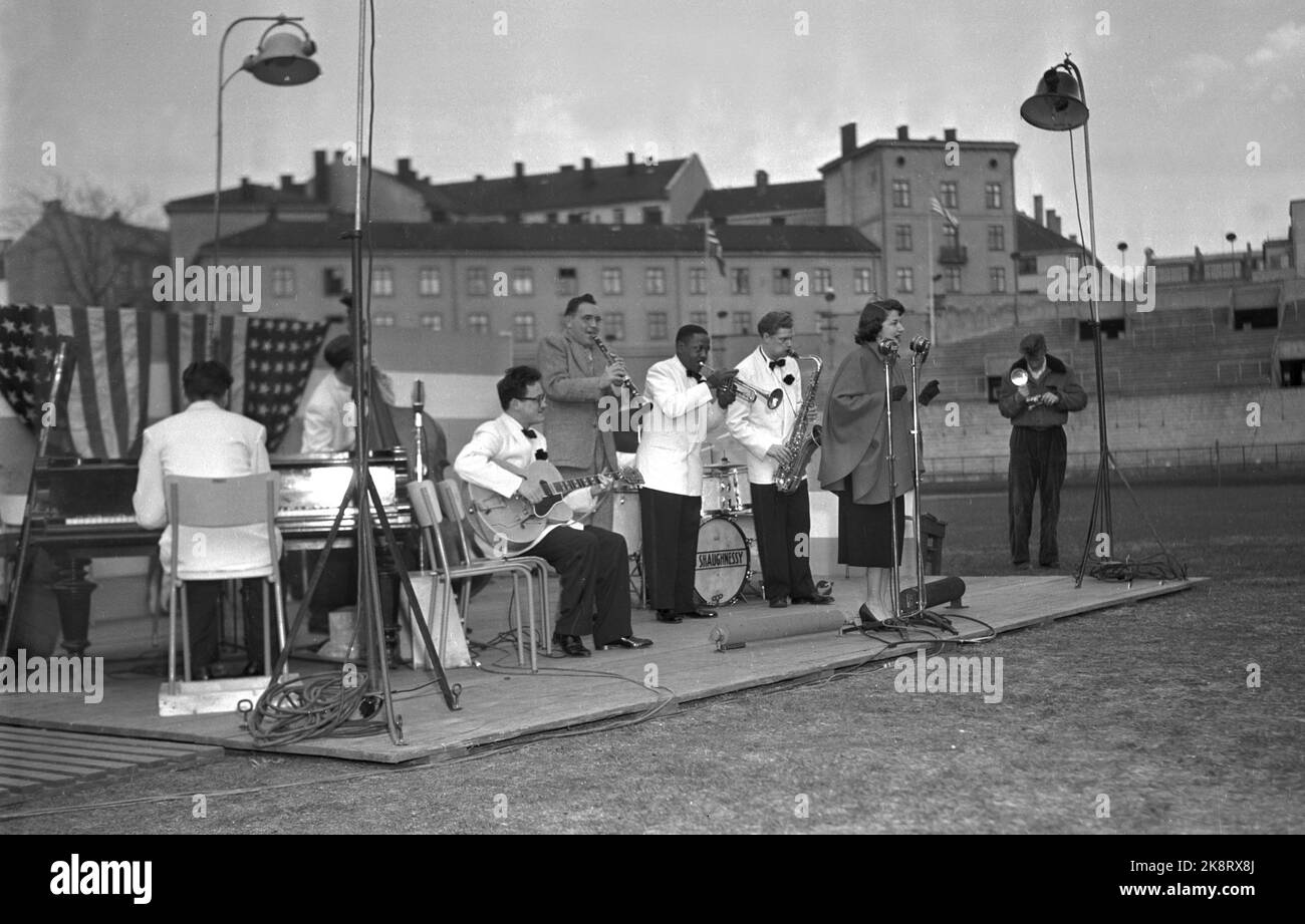 Oslo 19500426 Jazz musician and orchestra leader Benny Goodman visit ...