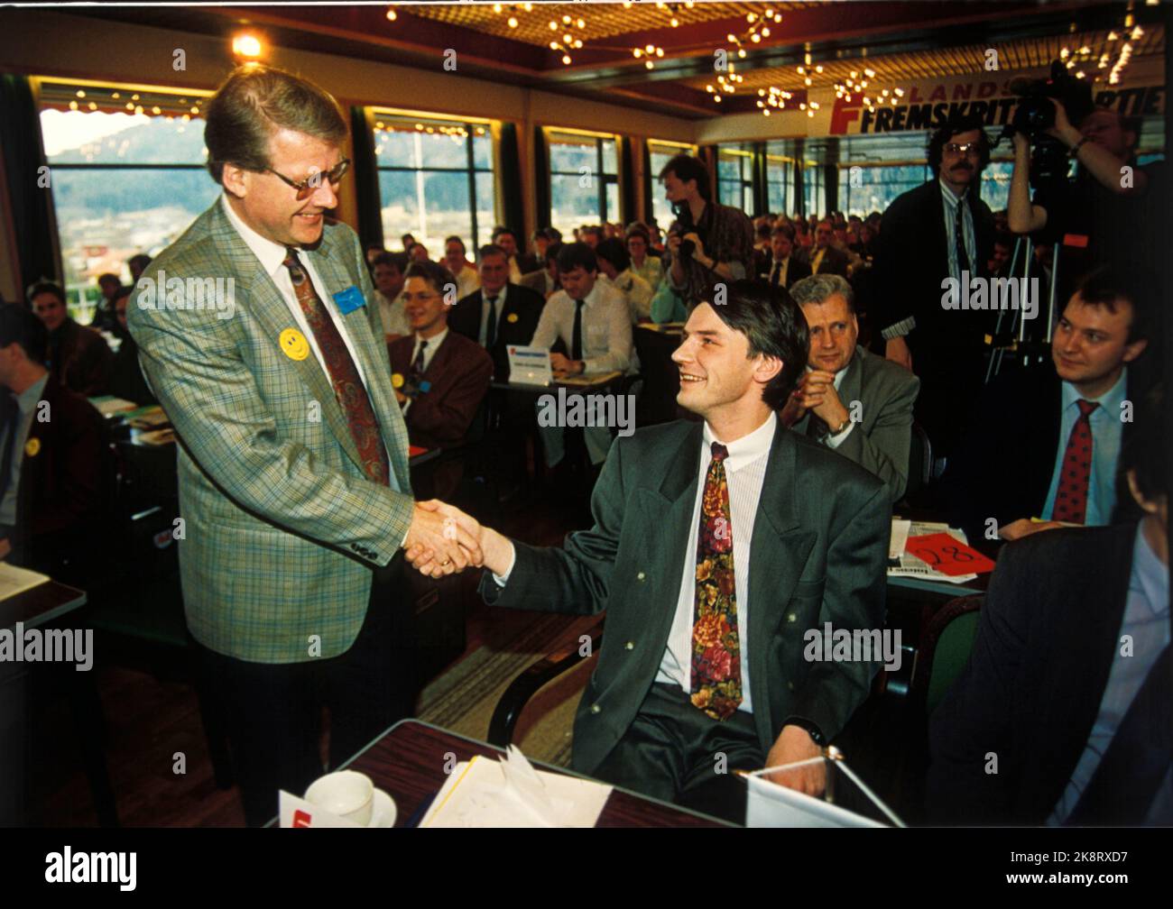 Lise aserud ntb ntb political parties political meetings handshake hi ...