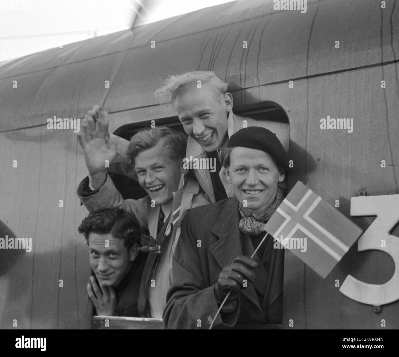 Oslo 19450525 Peace Days 1945. Norwegian students come home from ...