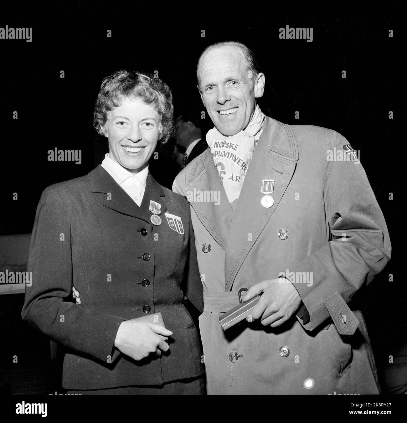 Oslo 19580316 Holmenkollen, prize giving. Holmenkoll medals for Inger ...