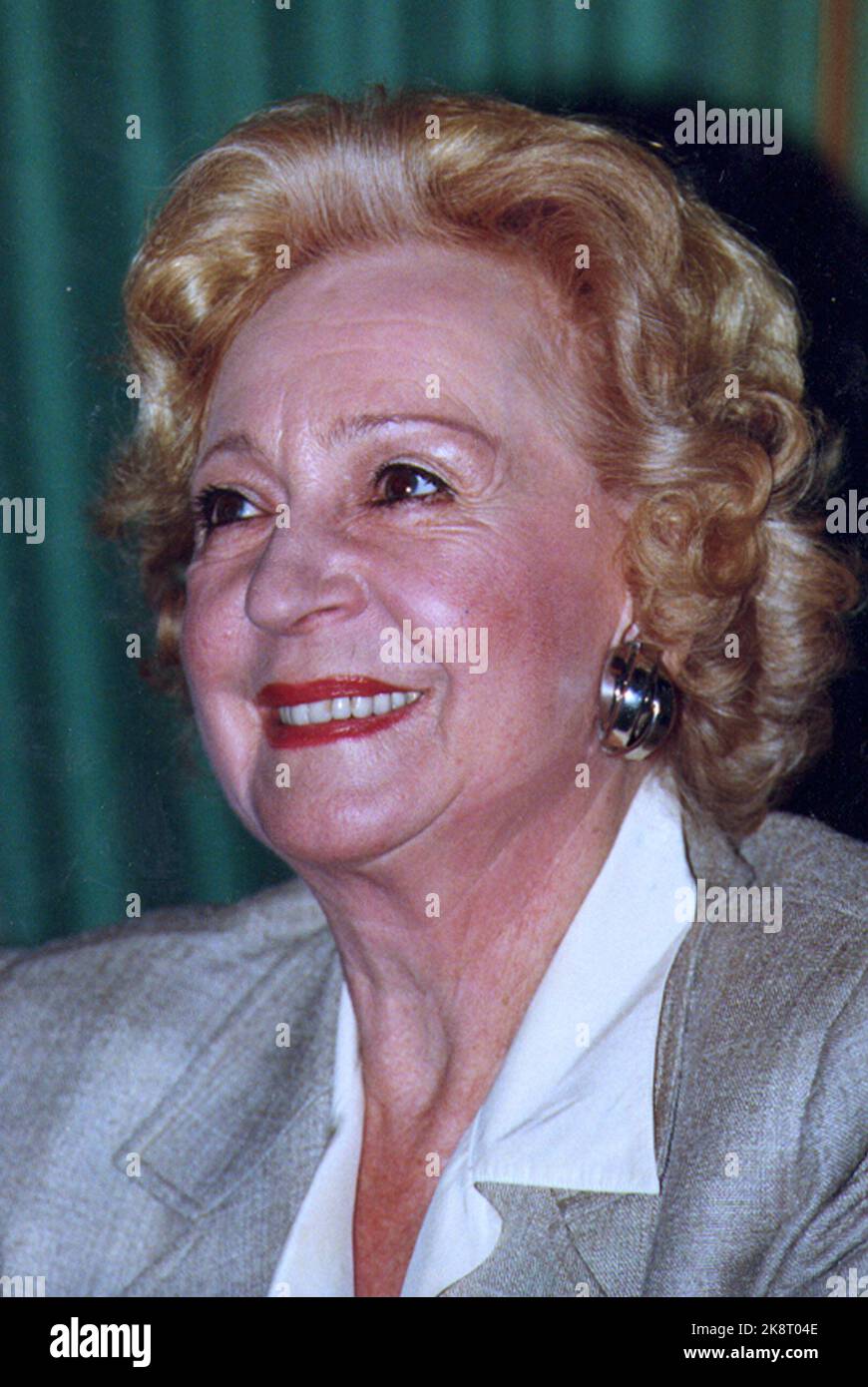 Oslo 19921112 actor wenche foss smiling portrait hi-res stock ...