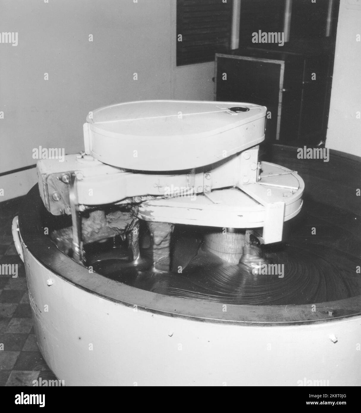 Oslo 19450908. The chocolate factory Freia has resumed production after ...