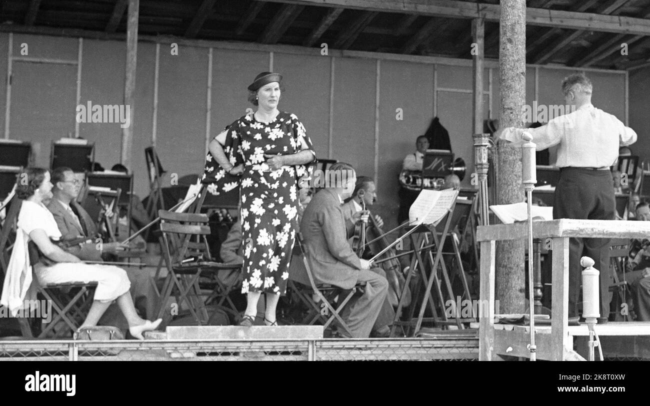 Oslo June 1937 Singer Kirsten Flagstad holds a concert at Frogner ...