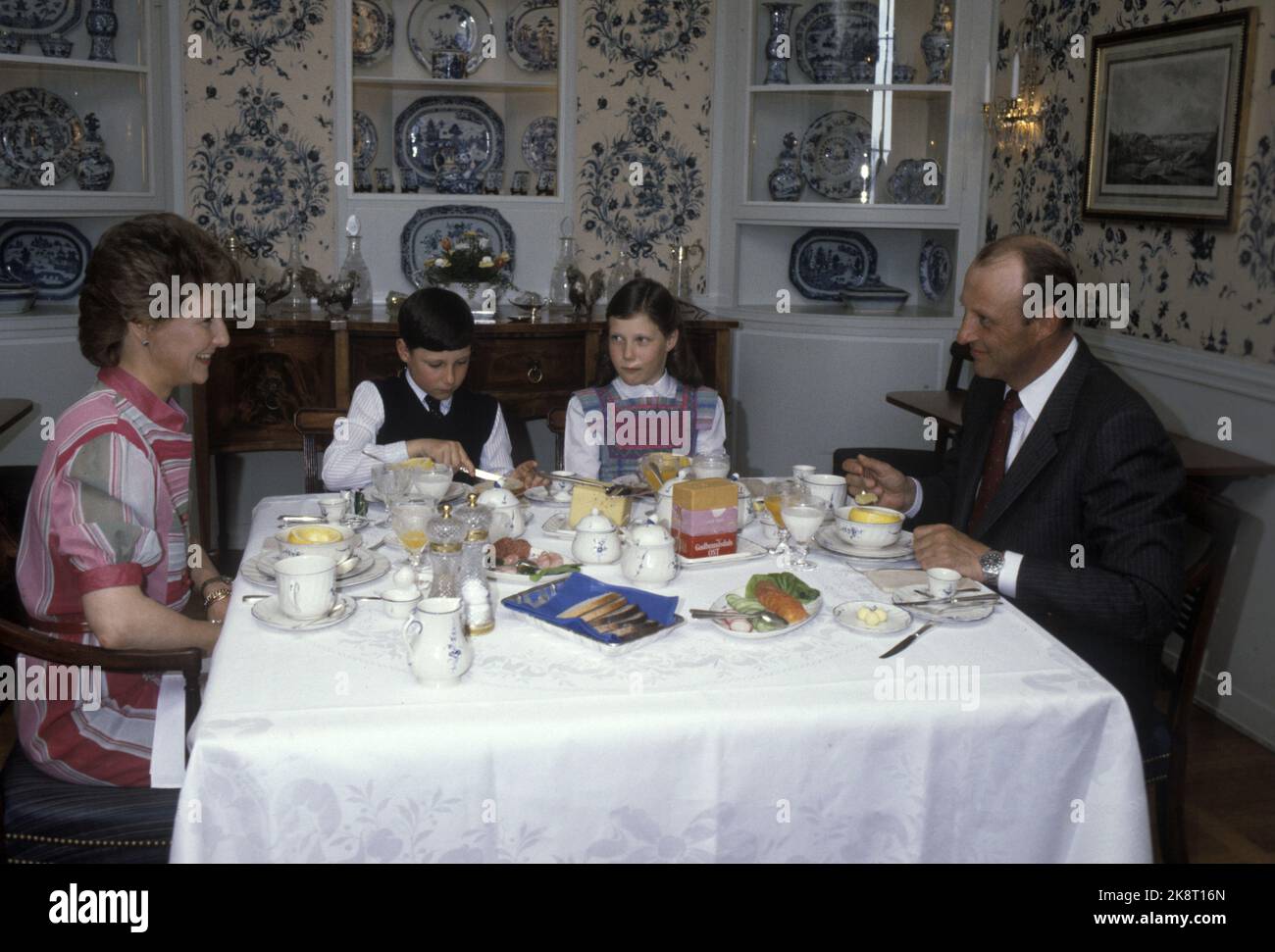 The Crown Prince family eats breakfast at Skaugum 19-5-1983. From v ...