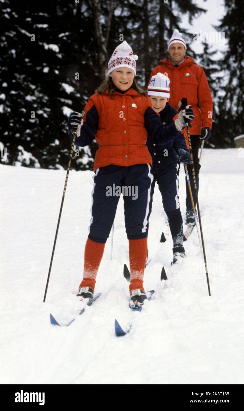 Royal the norwegian royal house childhood adolescents full figure families hi-res stock ...