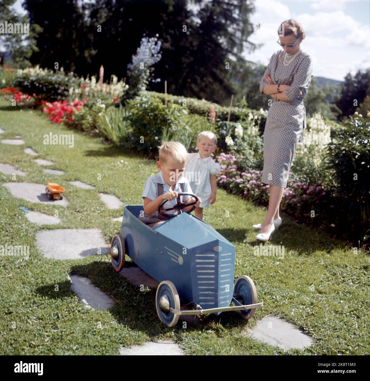 Children ingeborg and haakon photo hi-res stock photography and images ...