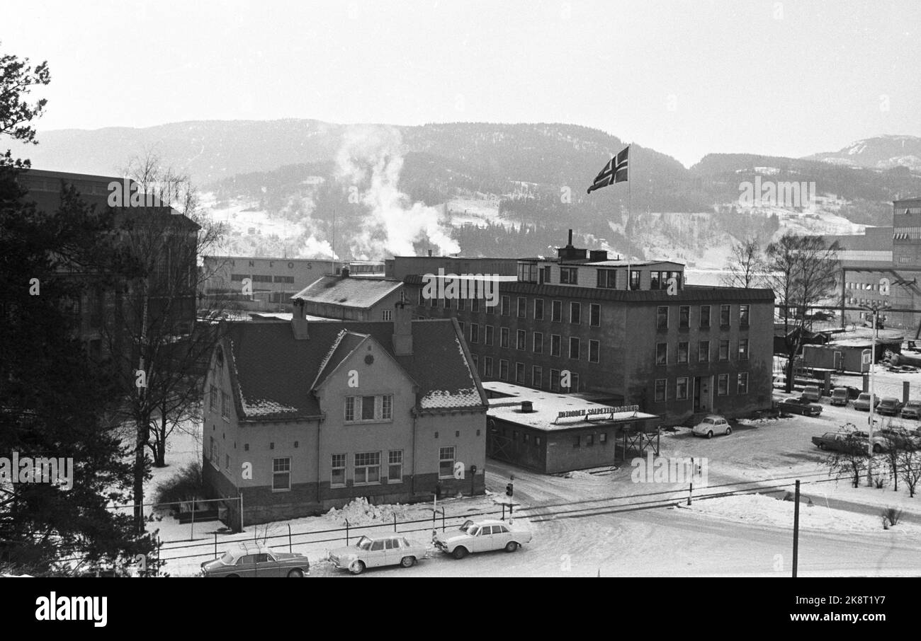 Notodden 19710304 notodden salpeter factory portner cars are parked ...