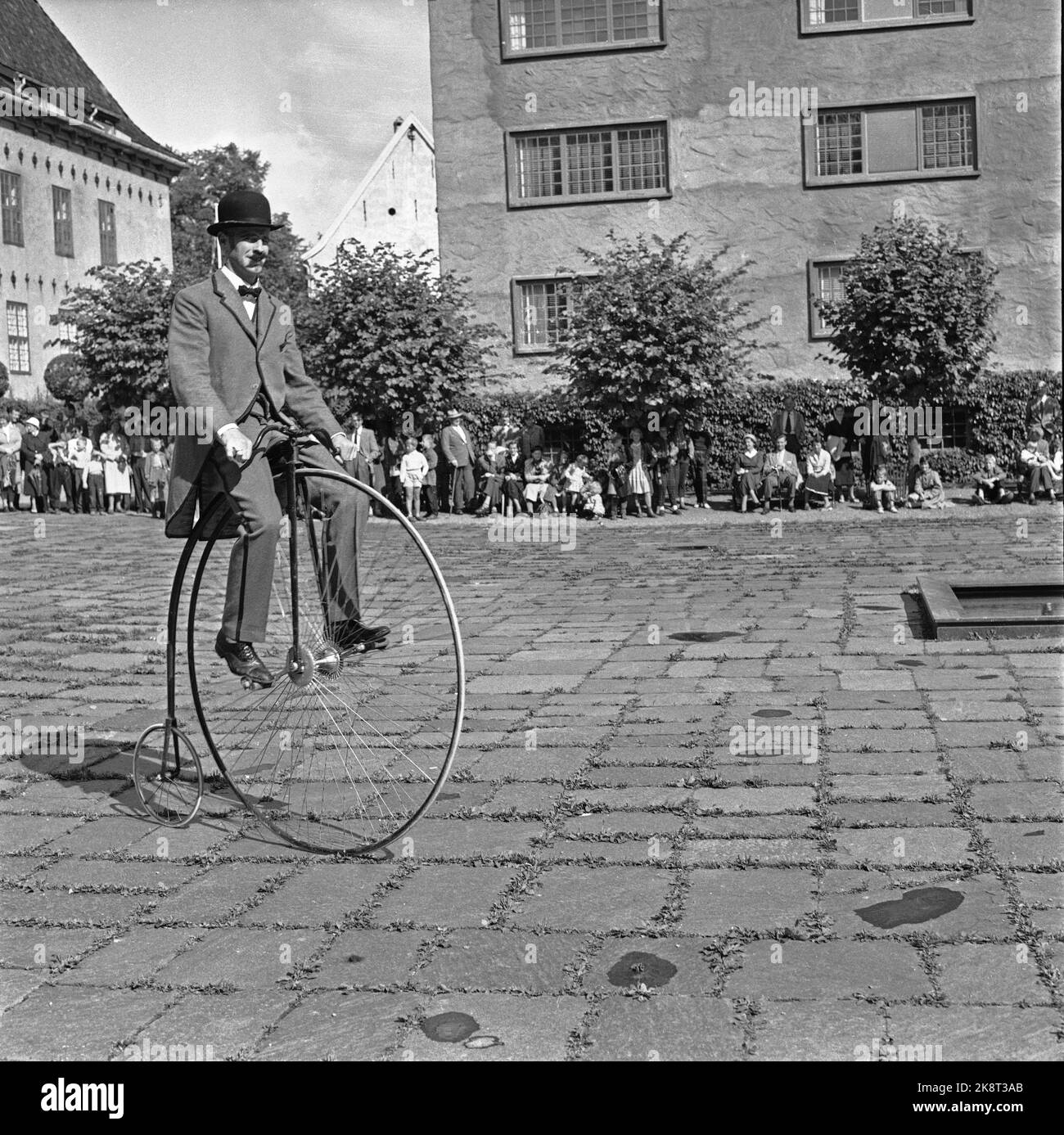 Jan ntb ntb curiosa costumes museums art museums bicycle hi-res stock photography and images - Alamy