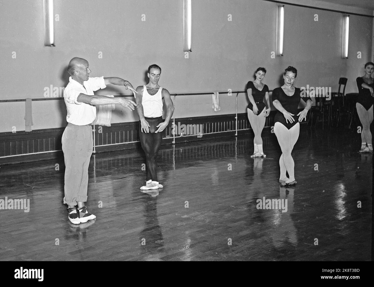 Saddler's wells ballet hi-res stock photography and images - Alamy