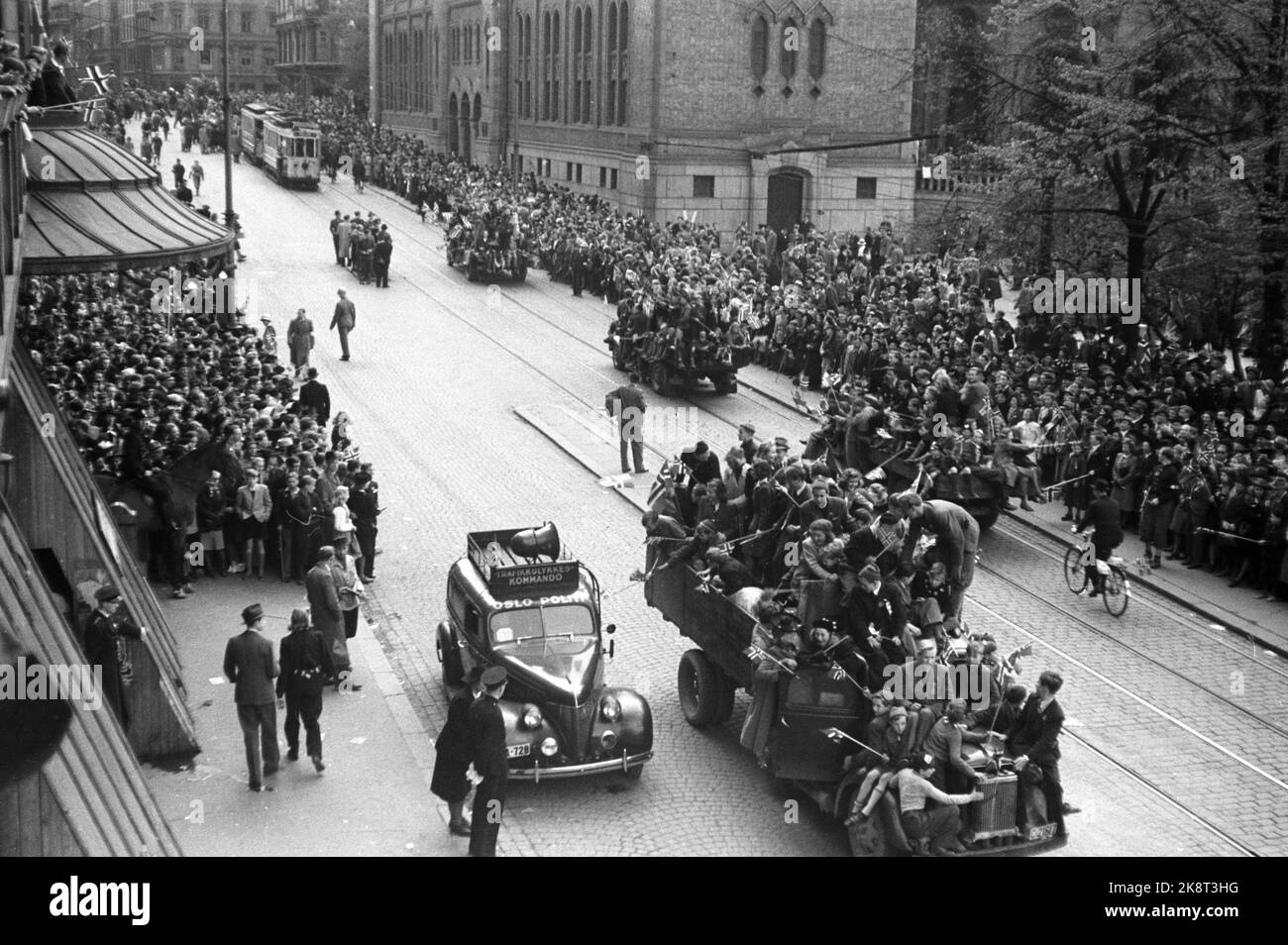 Oslo 19450508: Peace Days May 1945. Liberation Day May 8, Cheers at ...