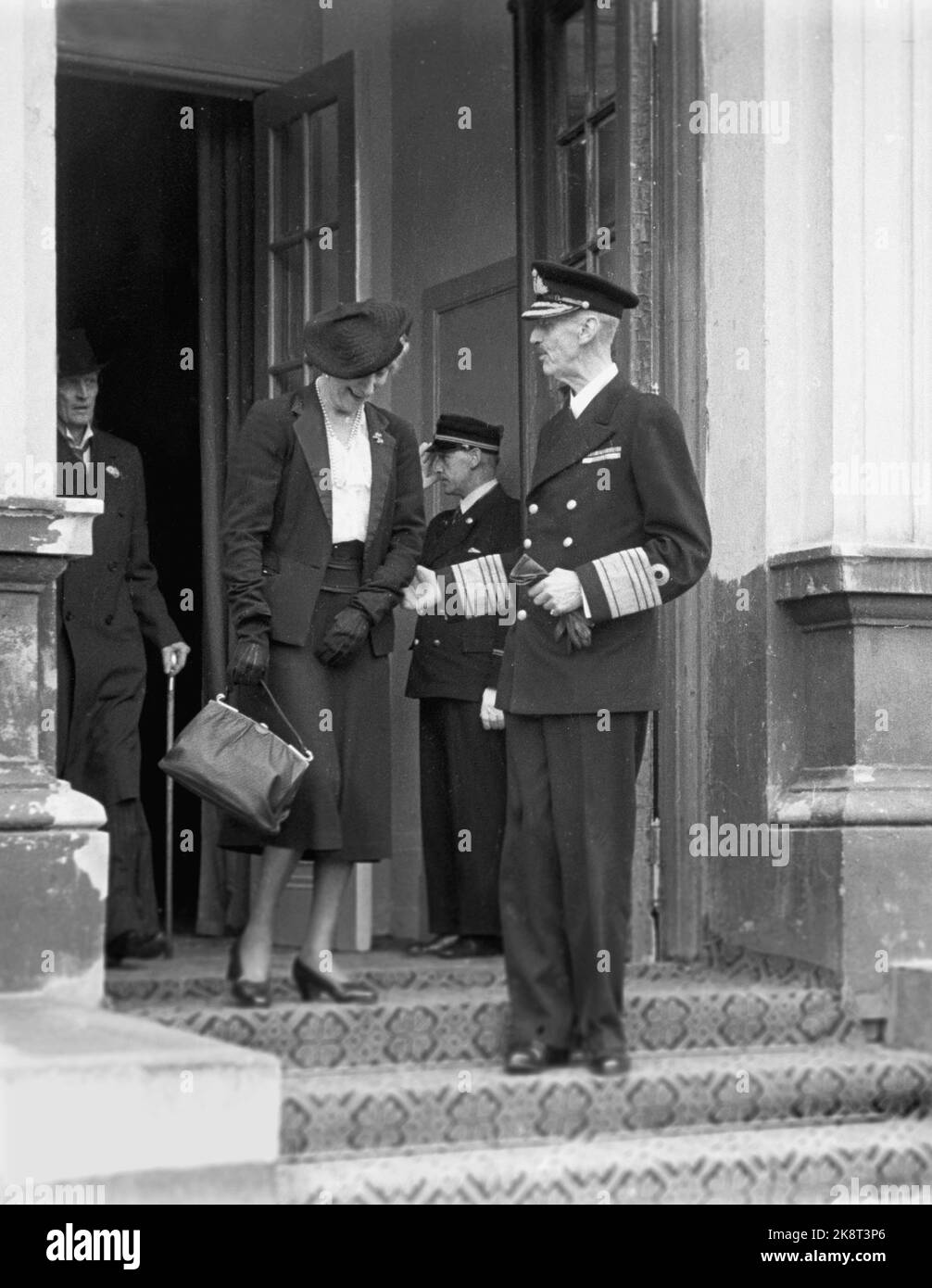 Ntb ntb the norwegian royal house uniform full figure Black and White ...