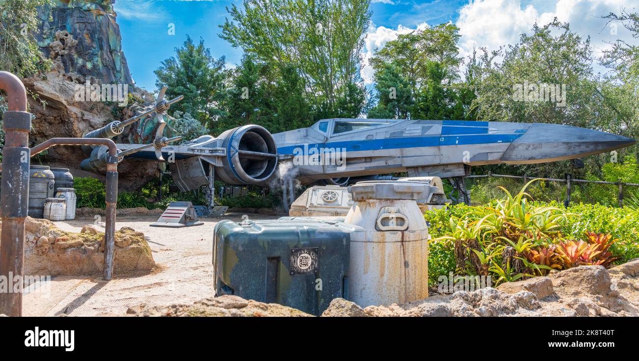 Star Wars X-Wing starfighter at Galaxy's Edge, Hollywood Studios - Walt ...