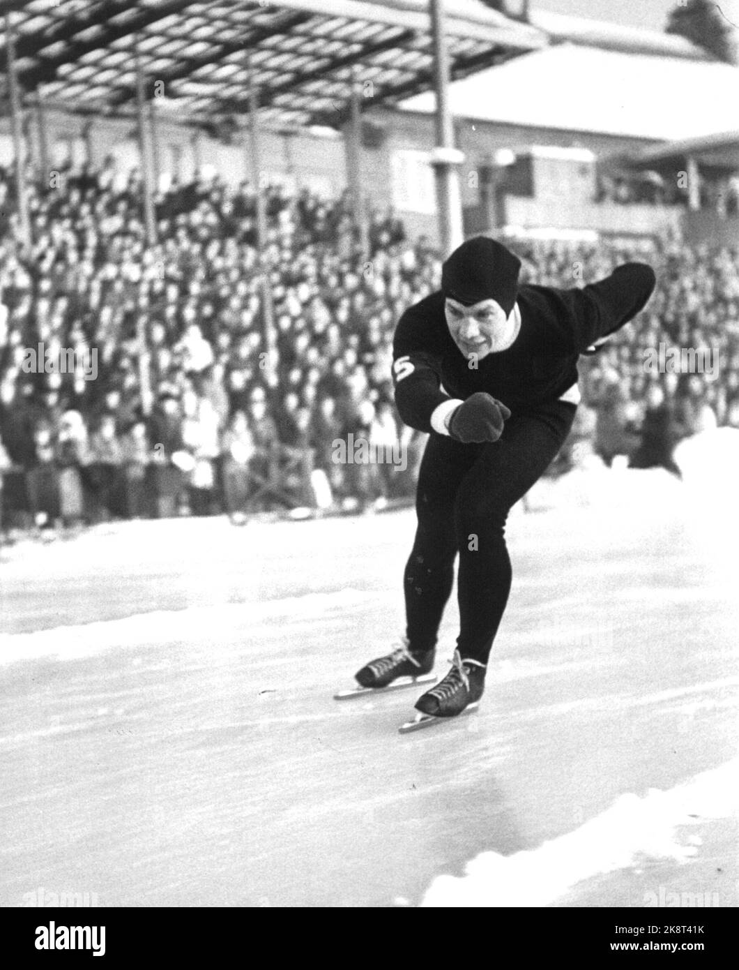 Bislett 1948 Skater Finn Helgesen in action at Bislett. Photo: Sverre A ...