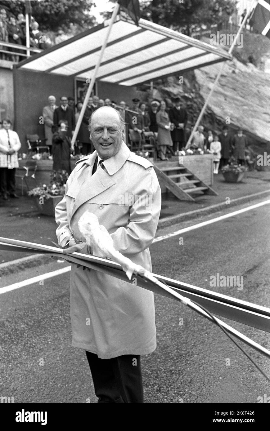 Bergen 19720525. Norway's largest bridge opened. King Olav opened ...