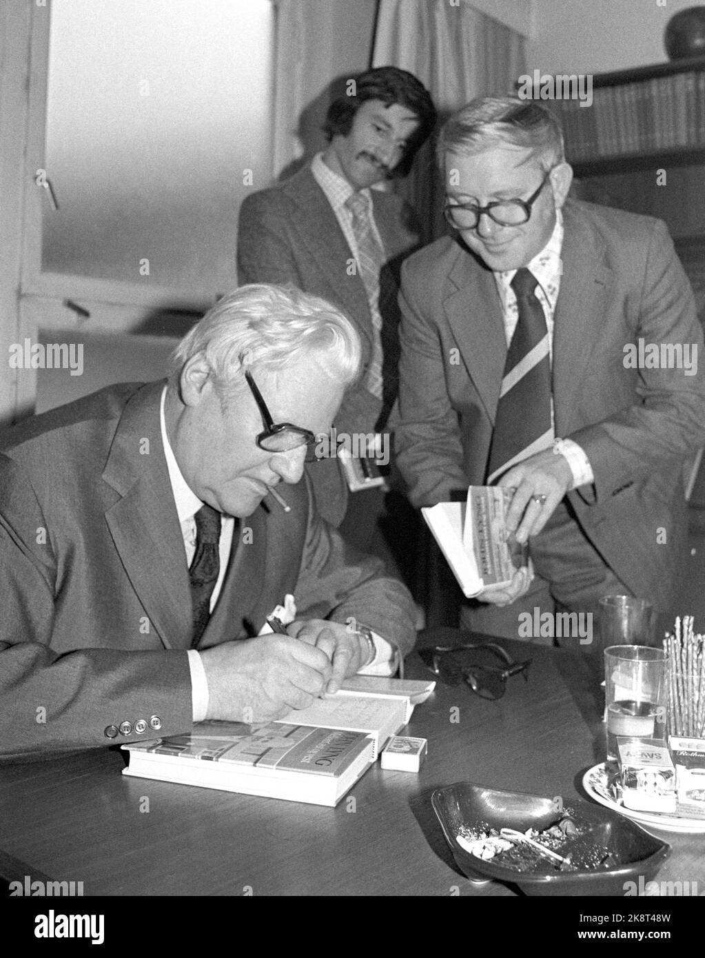 Oslo 1976-10-14: Former Prime Minister John Lyng (H) launches his book ...