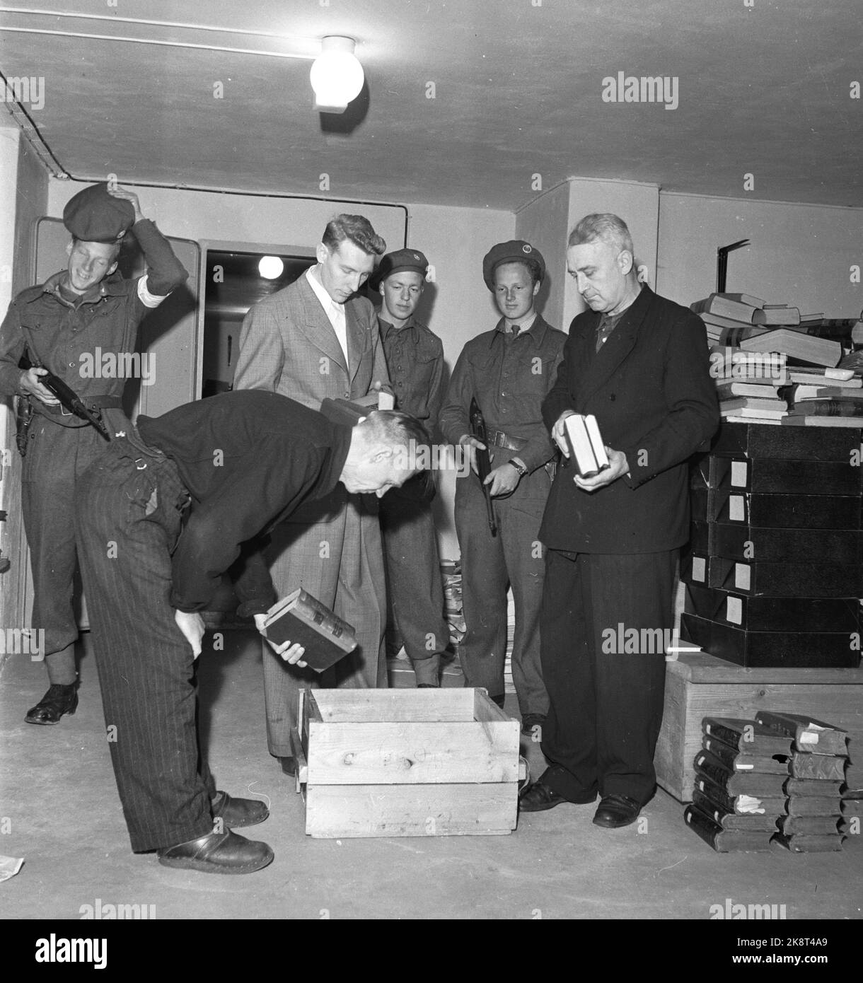 Oslo June 1945. The Storting's secret documents are brought back by ...