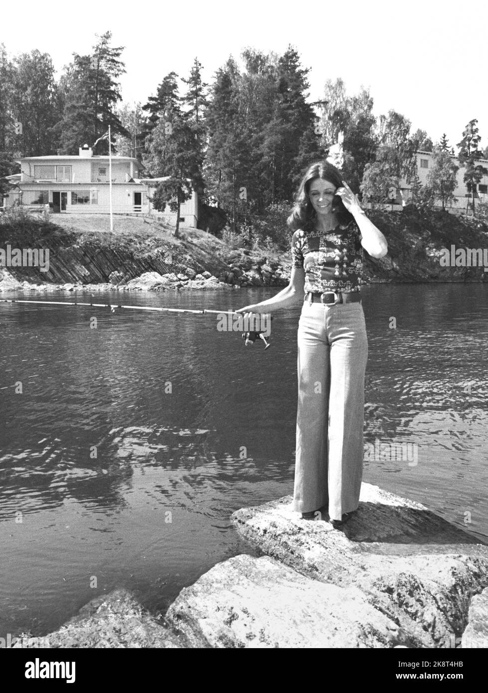 Nesøya 19740525. Artist Wenche Myhre has a stormy success in Stockholm ...
