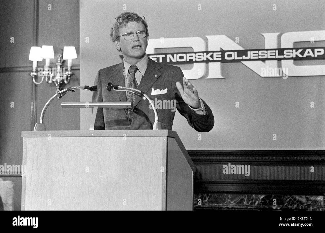 Oslo 19720825. Shipowner Jacob Stolt-Nielsen on the pulpit. Behind him ...