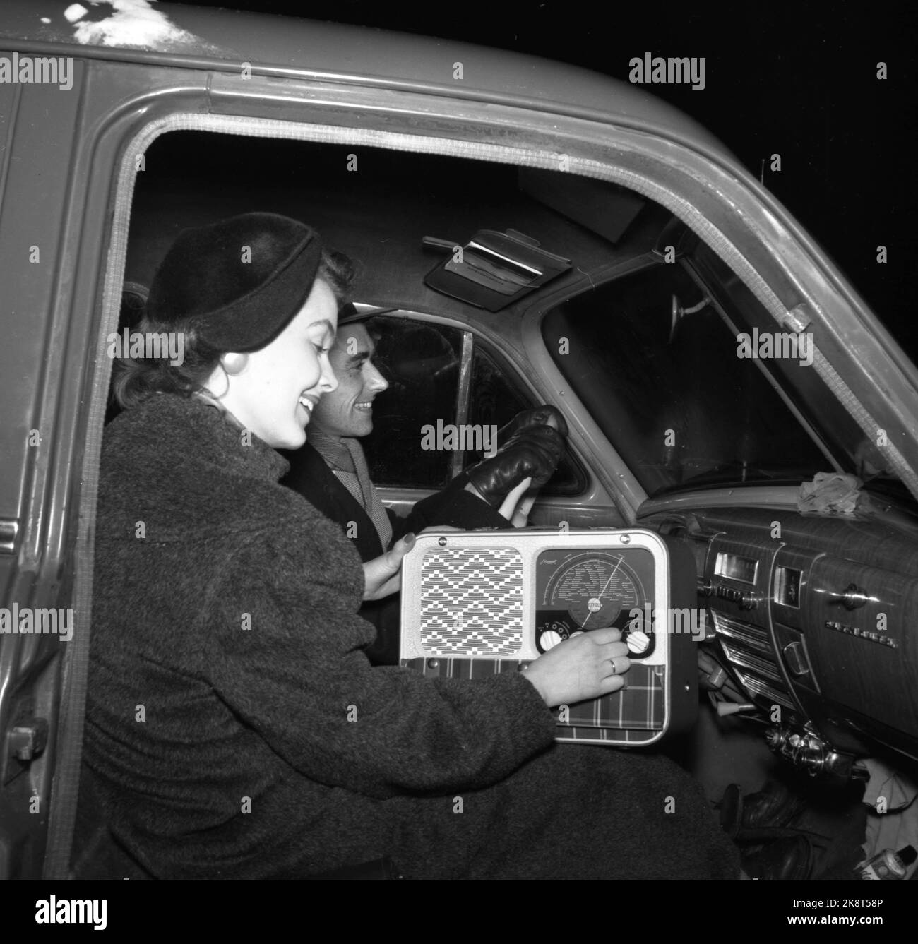 Oslo 19550209 "Mr. and Mrs. Lykke" Illustration photos to article on ...