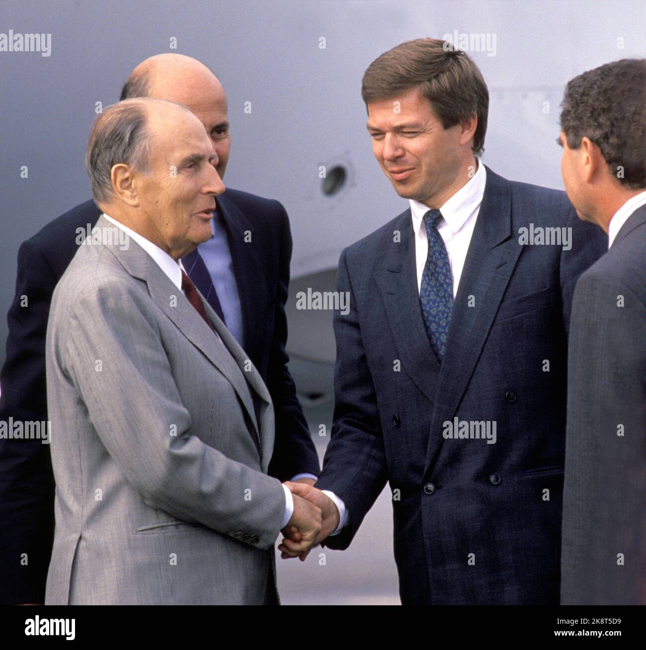 John stenersen scanfoto ntb happiness handshake hi-res stock ...